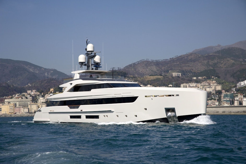 Tankoa Luxury Superyacht Vertige and 164 feet of fun