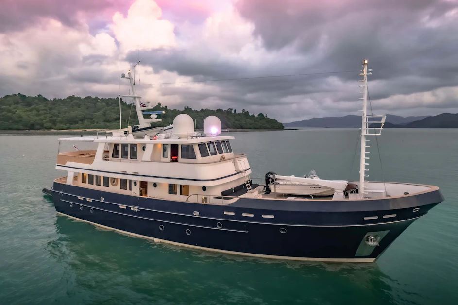 DOUBLEYOU 90' (27.43m) Cheoy Lee Yacht For Sale