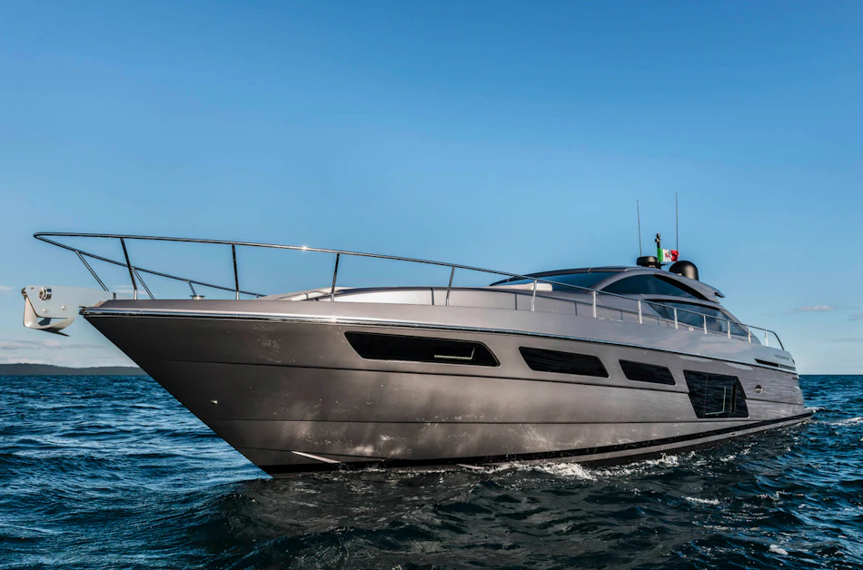 62’2 (18.9m) Pershing SILVER MISSILE for Sale